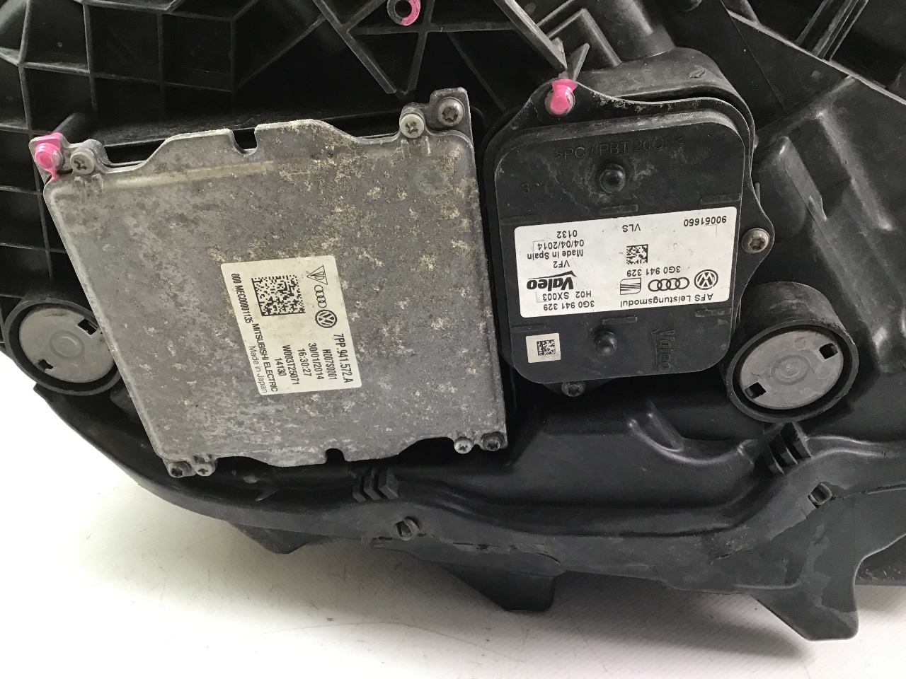 Left headlight VW PASSAT Variant (3G5, CB5) 2.0 TDI 4motion VW ...
