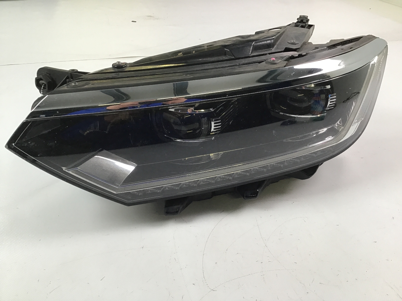 Left headlight VW PASSAT Variant (3G5, CB5) 2.0 TDI 4motion VW ...