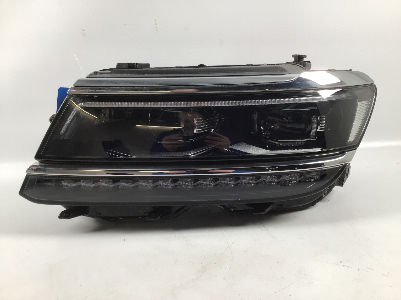 Left headlight VW TIGUAN (AD1, AX1) 2.0 TDI 7195013 | B-Parts