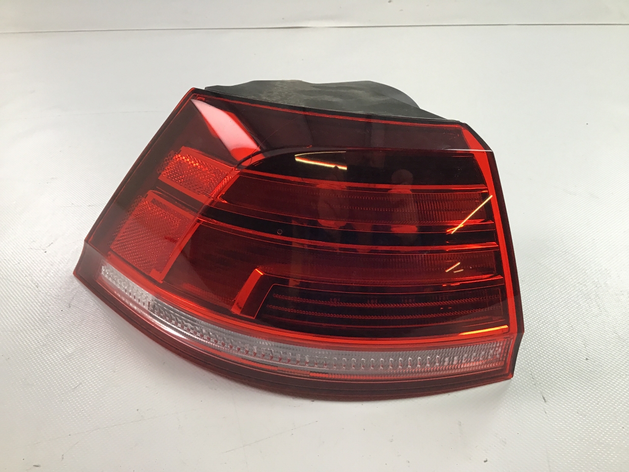 Left taillight VW GOLF VII Variant (BA5, BV5) 1.6 TDI 6153411 | B-Parts