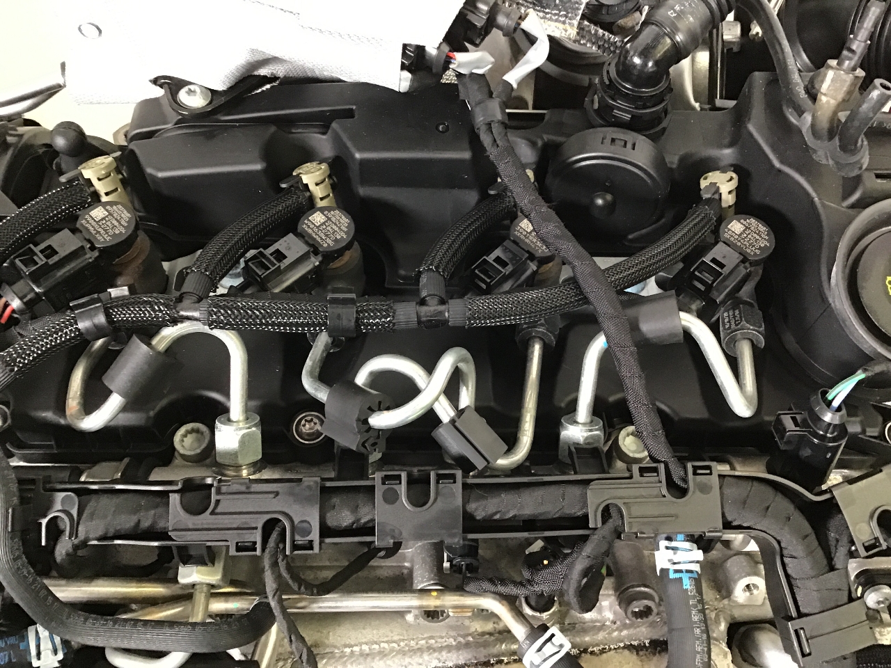 Moteur AUDI A3 Sportback (8VA, 8VF) 1.6 TDI AUDI: 04L100090D | B-Parts