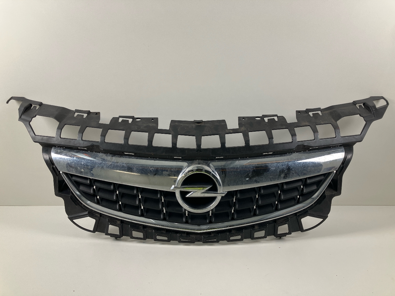 Front grille OPEL ASTRA J (P10) 1.4 (68) 23440629 | B-Parts