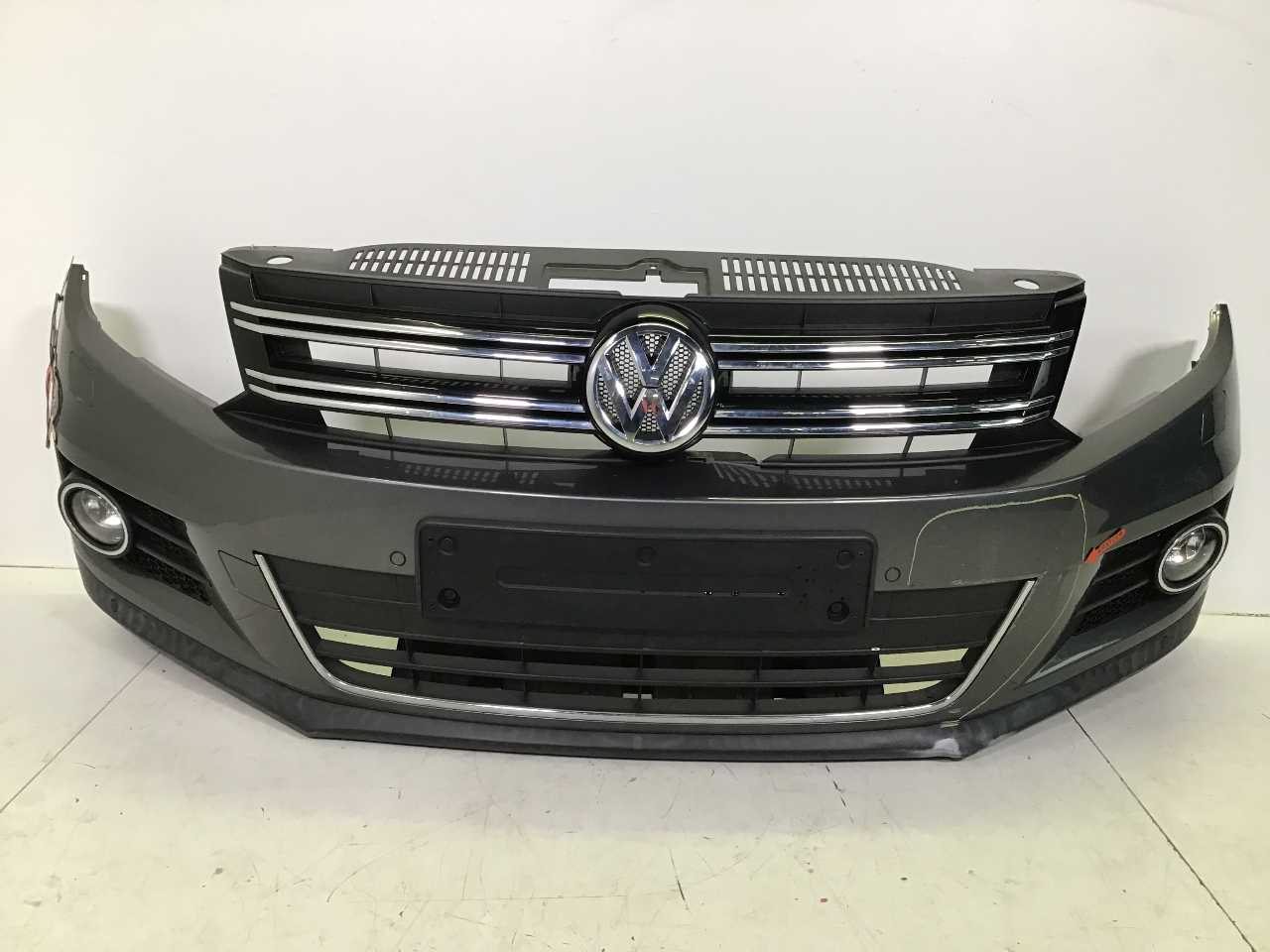 Front bumper VW TIGUAN (5N_) 2.0 TDI 10388182 | B-Parts