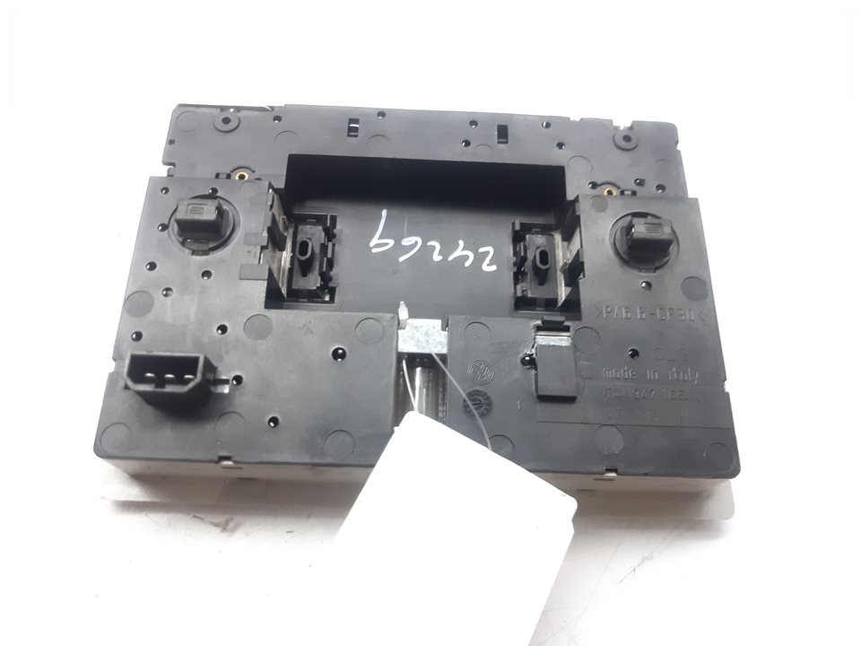 Interior roof light VW POLO (9N_) 1.4 16V 6Q0947105C | B-Parts