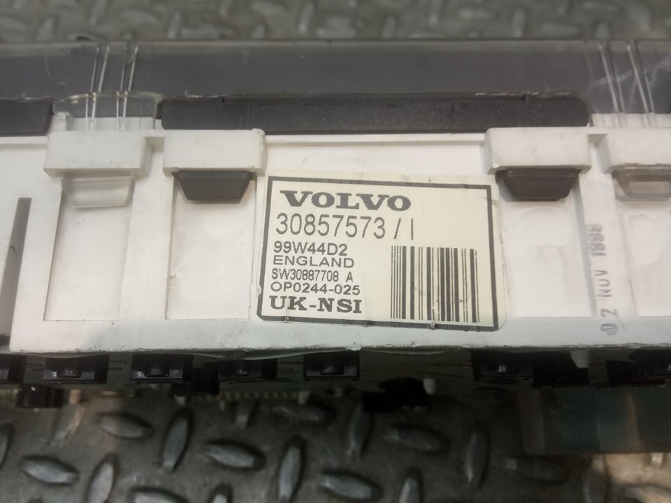 Instrument cluster VOLVO V40 Estate (645) 1.8 3054050 | B-Parts