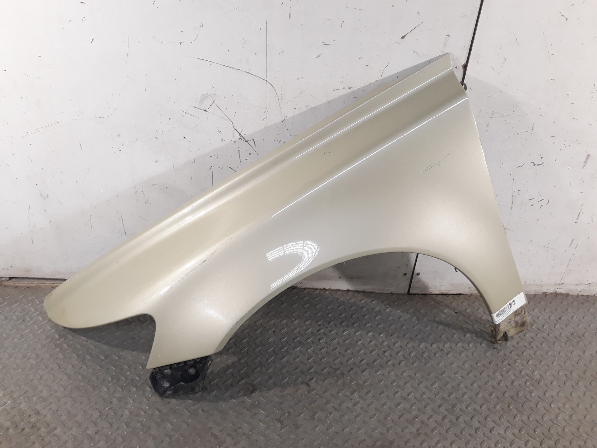Left front fenders VOLVO S40 II (544) 2.0 D 10048982 | B-Parts