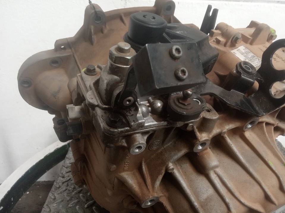 Manual gearbox LAND ROVER FREELANDER 2 (L359) 2.2 TD4 4x4 9750664 | B-Parts