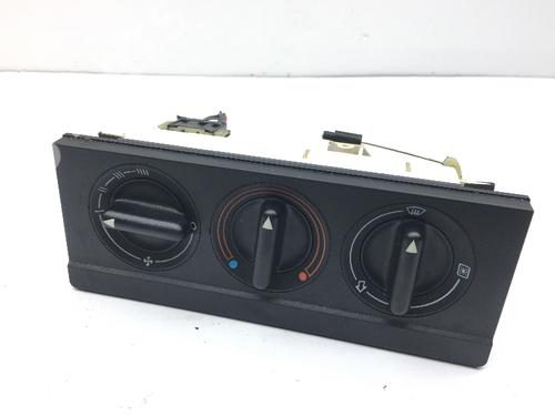 Climate control AUDI 80 B4 Saloon (8C2) 2.0 E 11175051 | B-Parts