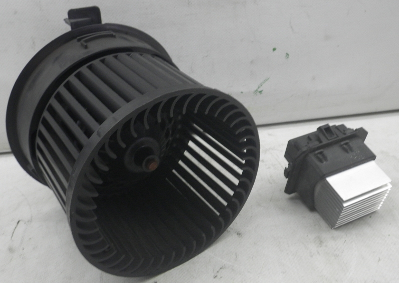 Heater blower motor PEUGEOT 308 SW I (4E_, 4H_) 1.6 HDi 3005470 | B-Parts