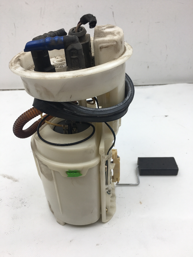 Fuel pump VW GOLF IV (1J1) 1.6 16V 9649533 | B-Parts