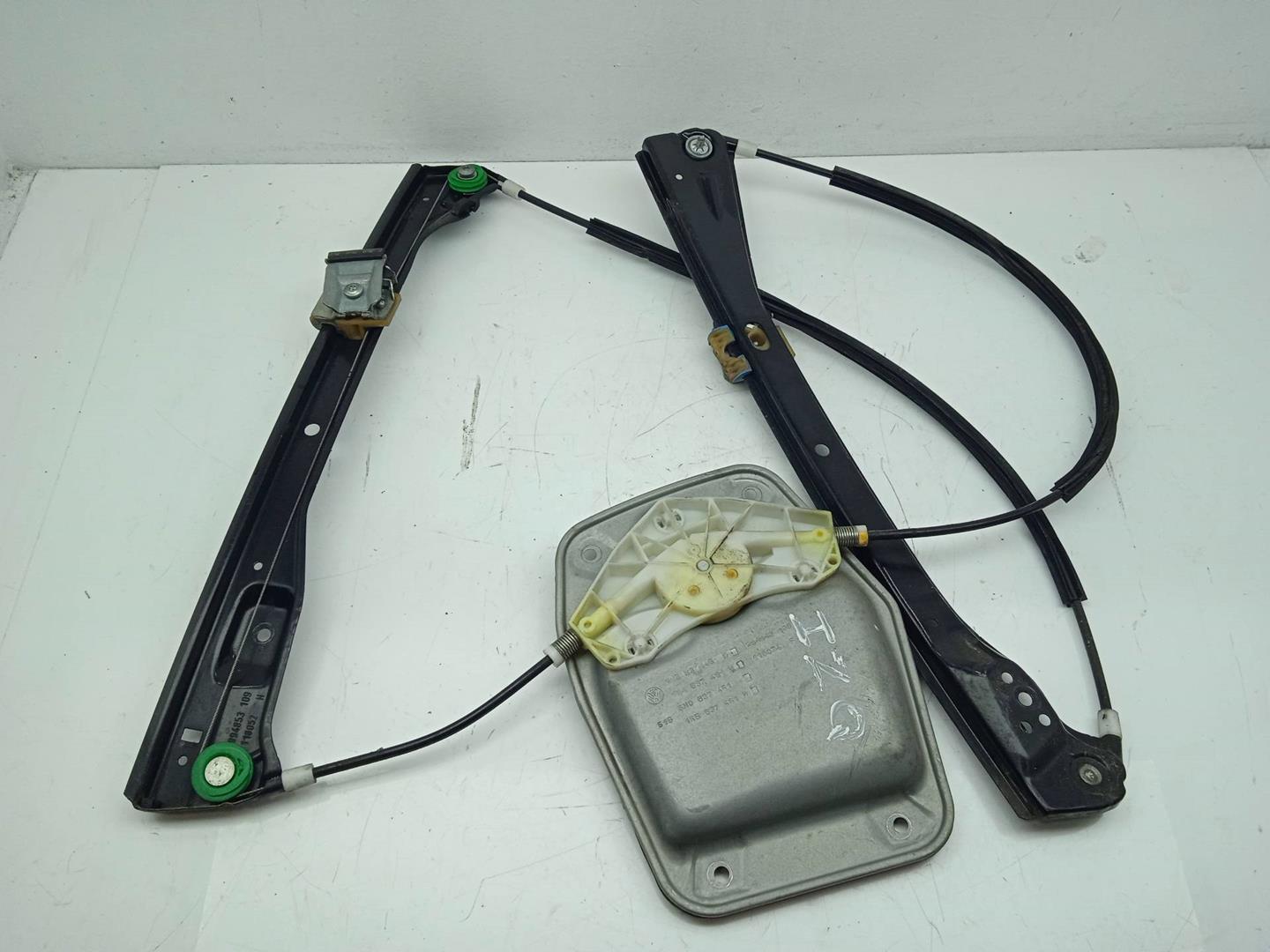 Lève-vitre avant gauche VW GOLF V (1K1) 1.6 FSI 12320947 | B-Parts