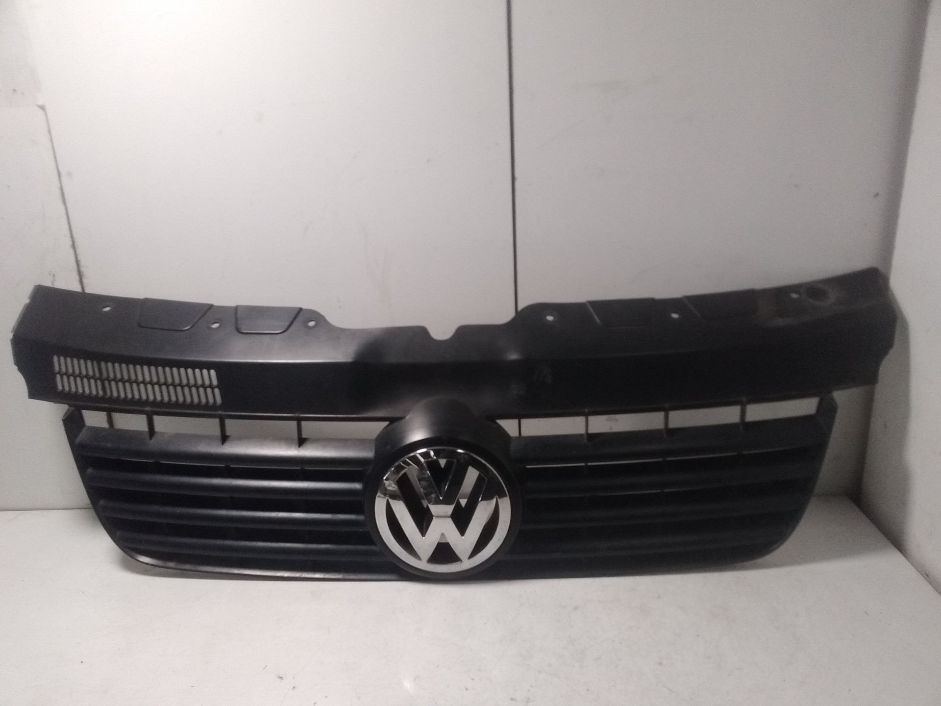 Front grille VW TRANSPORTER T5 Bus (7HB, 7HJ, 7EB, 7EJ) 17678422 | B-Parts