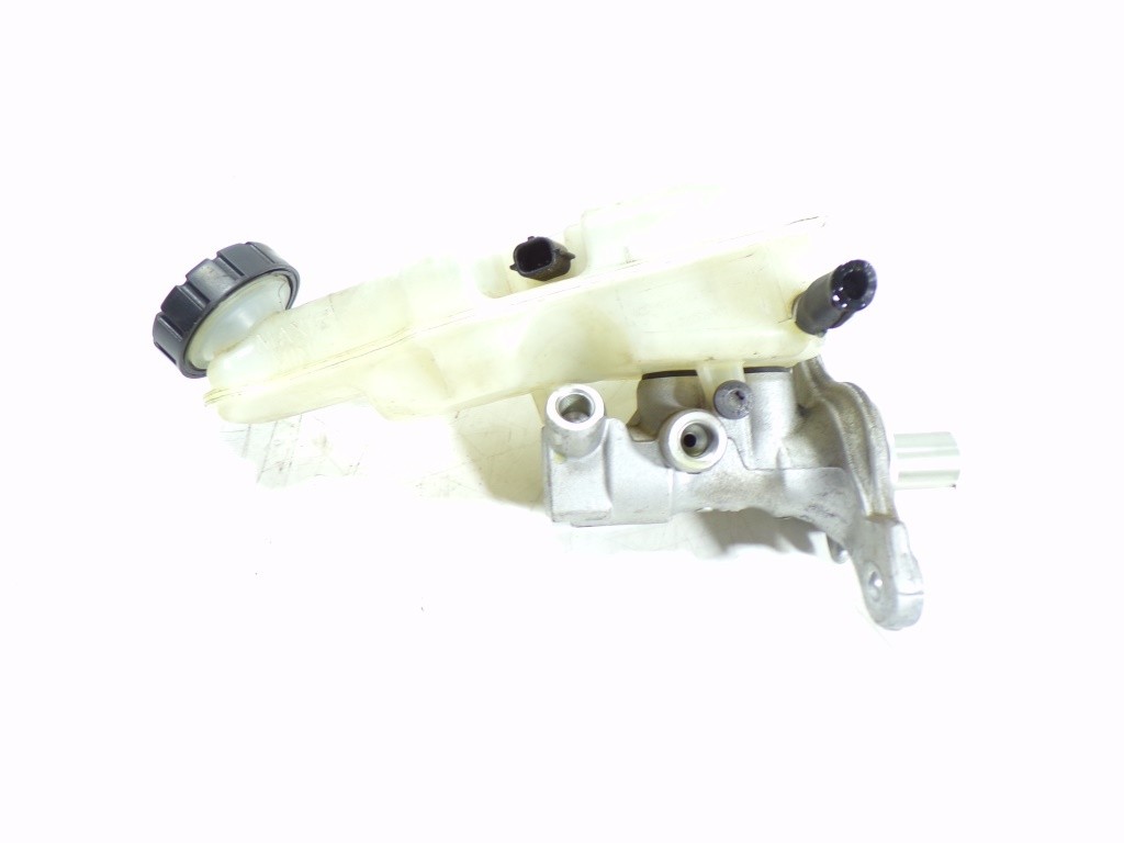 Brake master cylinder DACIA SANDERO II TCe 90 (B8M1, B8MA, B8AC ...