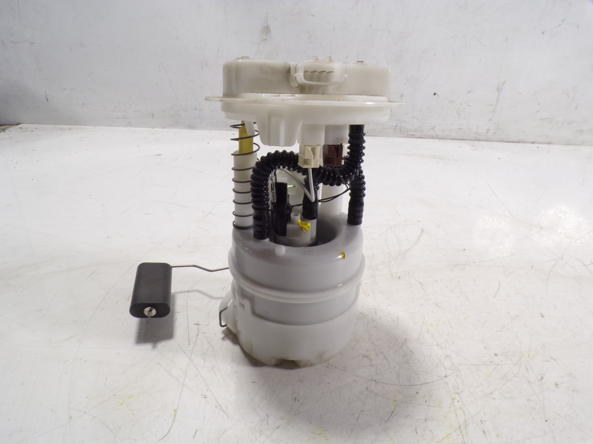 Fuel pump RENAULT CAPTUR I (J5_, H5_) 9218935 | B-Parts