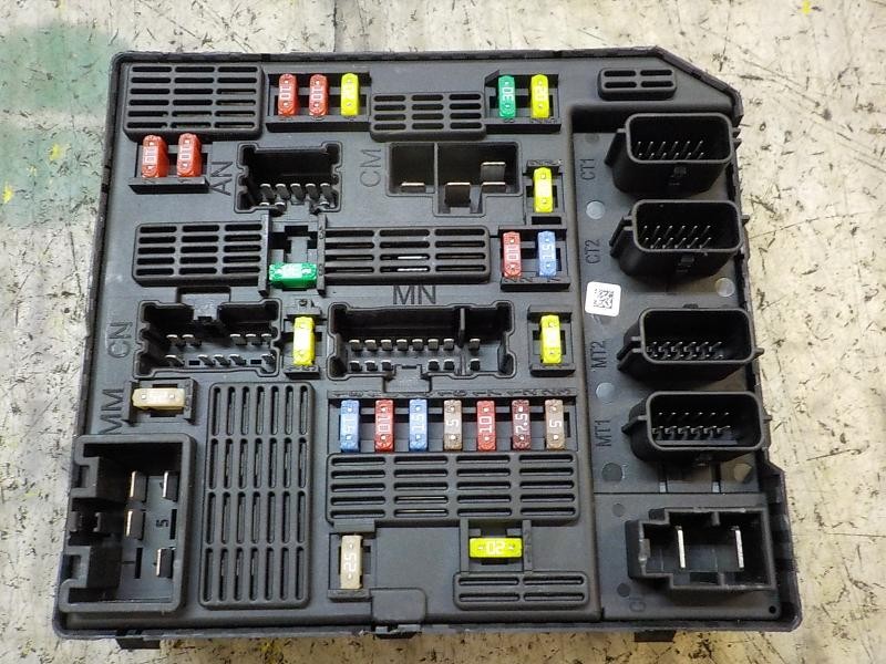Fuse box RENAULT FLUENCE (L3_) 1.5 dCi (L30B) 3855281 | B-Parts