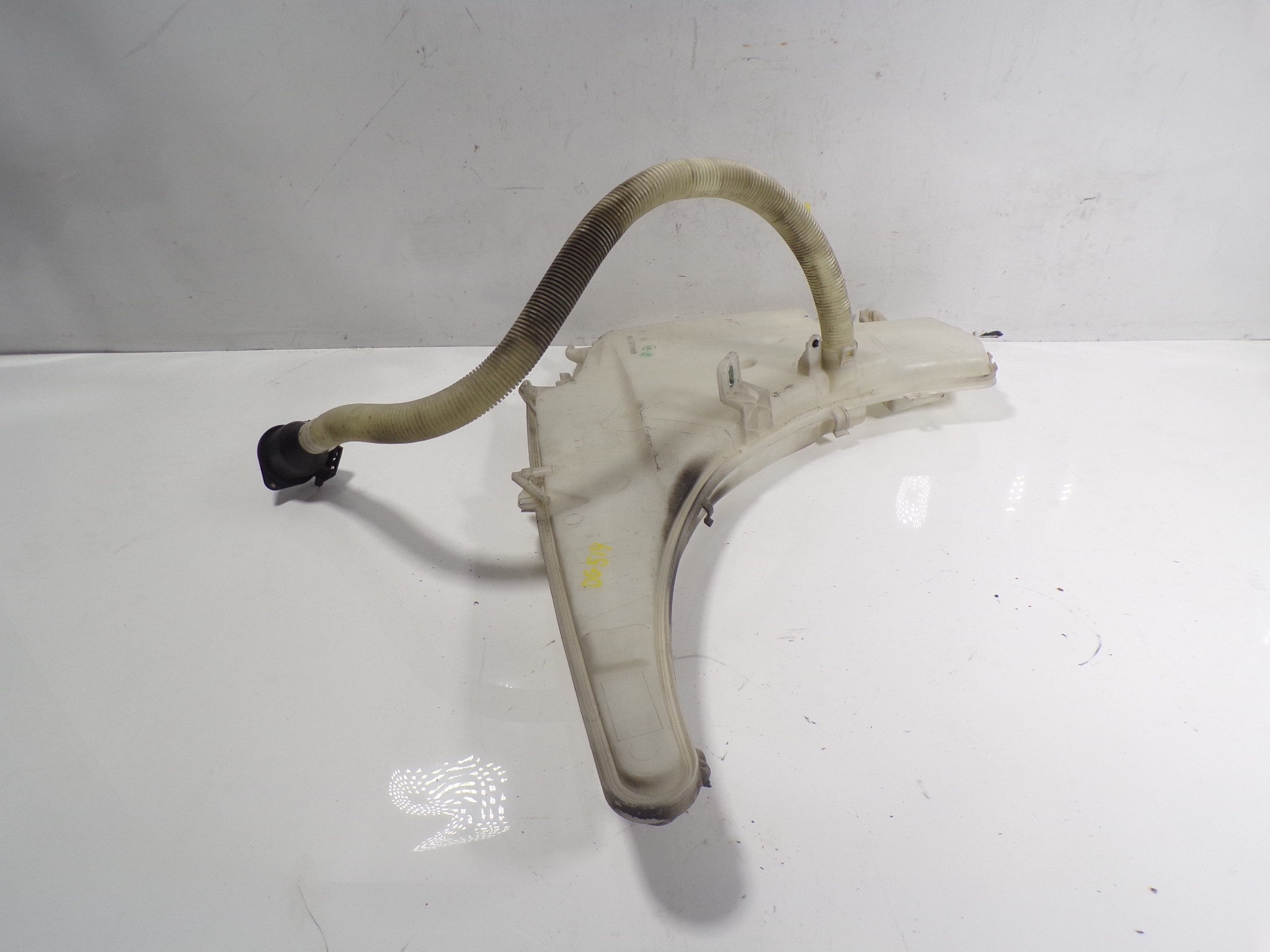 Windscreen washer tank BMW 3 (E90) 320 d 7412766 | B-Parts
