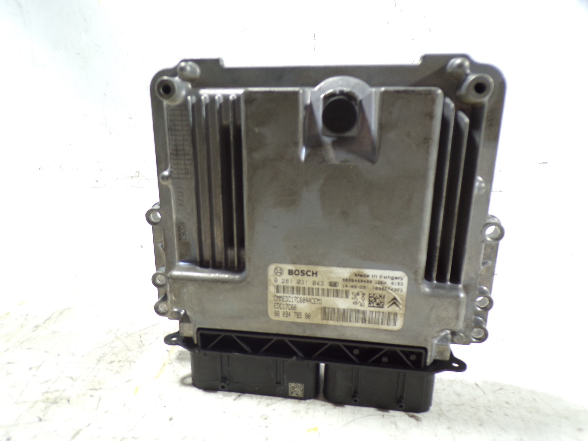 Engine control unit (ECU) PEUGEOT 3008 MPV (0U_) 1.6 BlueHDi 120 ...