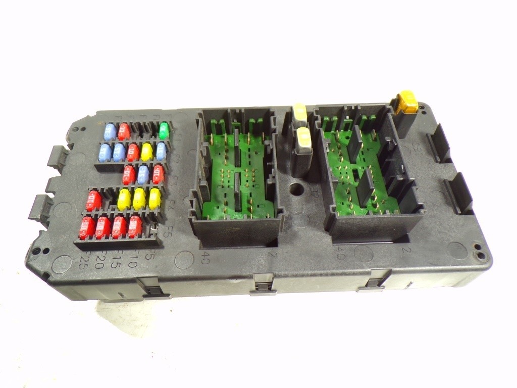 Fuse box JEEP COMMANDER (XK, XH) 3.0 CRD 4x4 8420589 | B-Parts