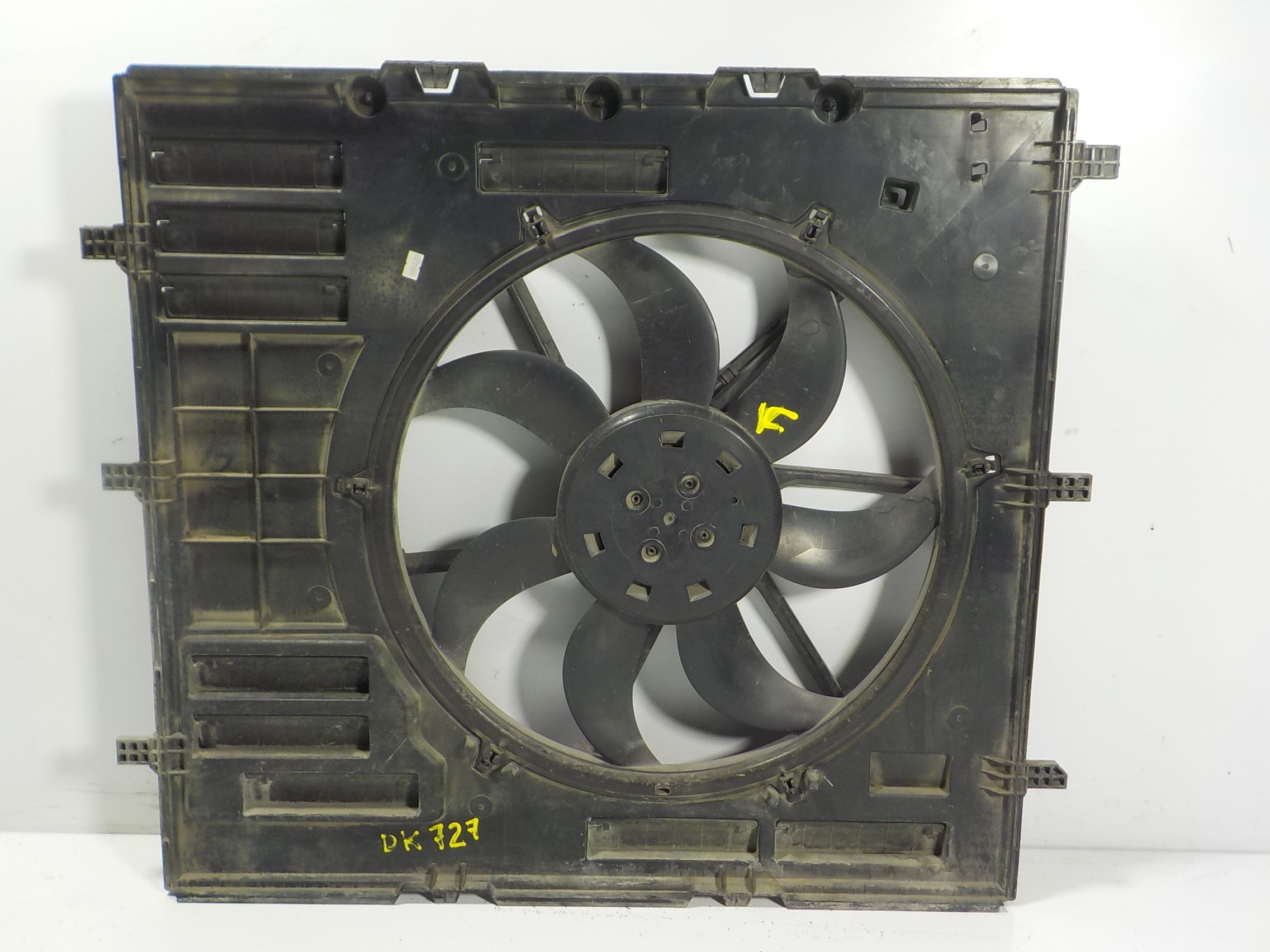 Radiator fan VW CRAFTER Van (SY_, SX_) 11953676 | B-Parts