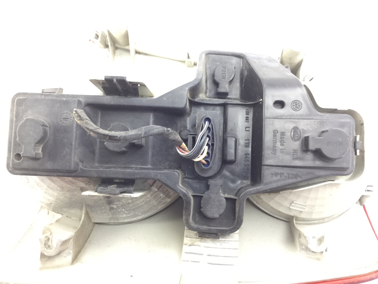 Left taillight VW TOURAN (1T1, 1T2) 2.0 TDI VW: 1T0945257 | B-Parts