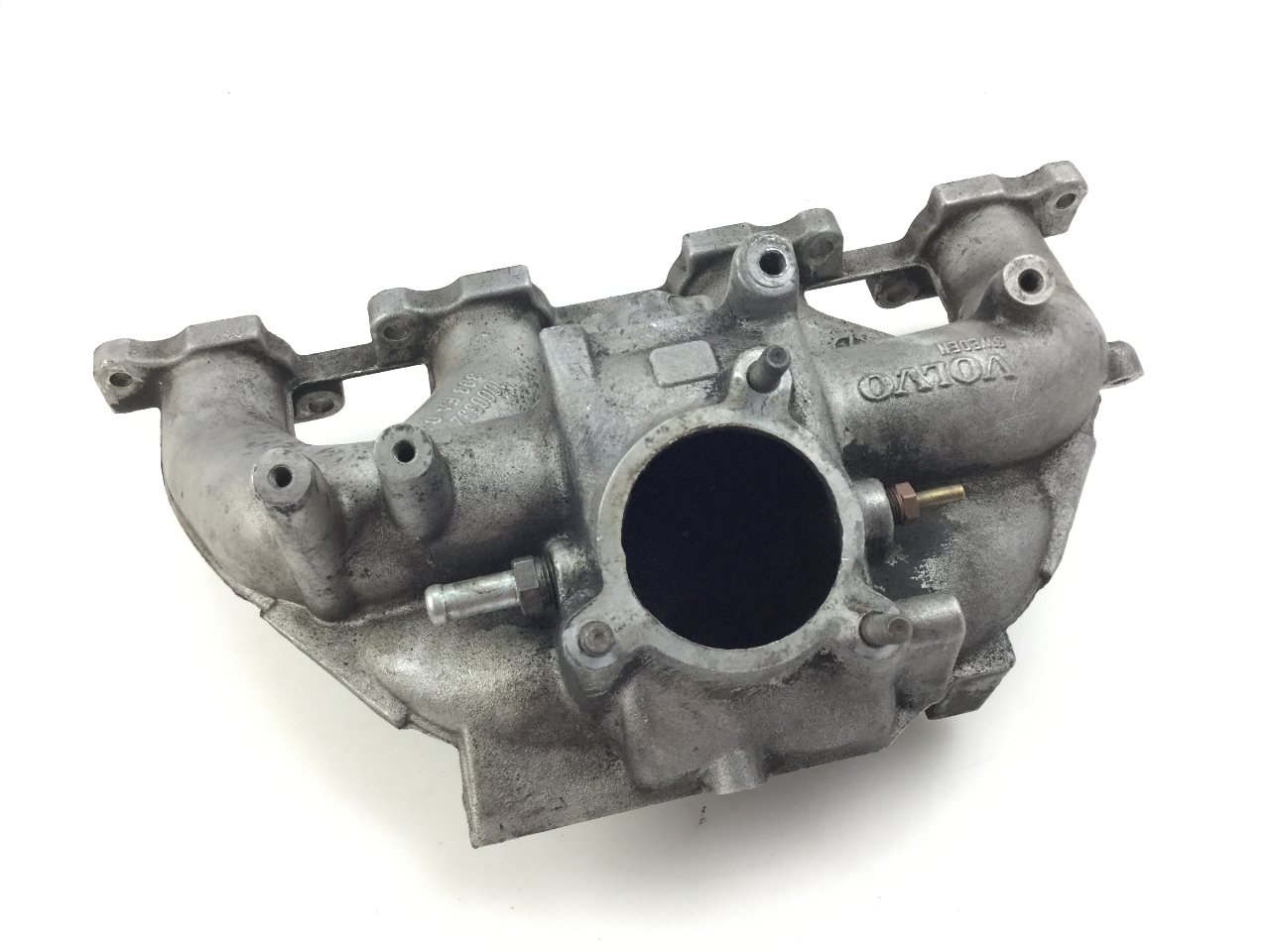 Intake manifold VOLVO 740 (744) 2.3 VOLVO: 1000552 , 393FA04 | B-Parts