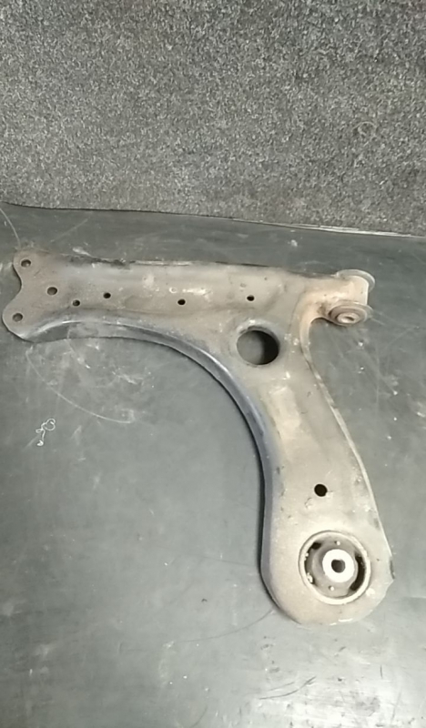 Left front suspension arm VW POLO (9N_) 1.4 TDI | B-Parts