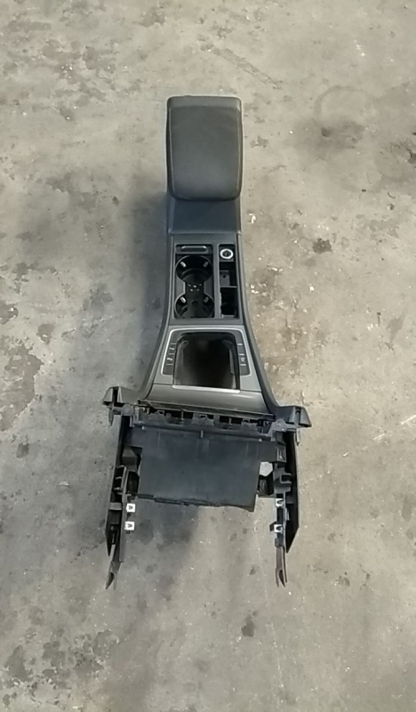 Armrest / Center console VW GOLF VII Variant (BA5, BV5) 1.6 TDI 7155384 ...