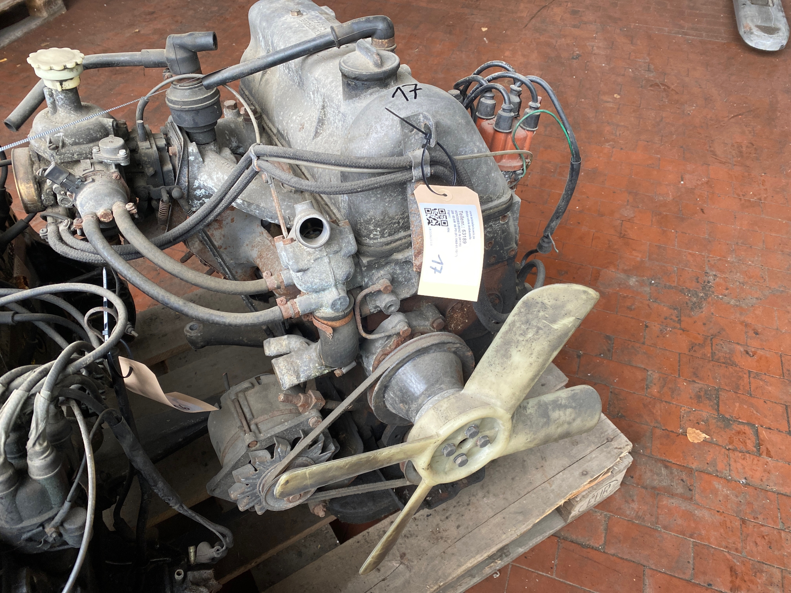 Engine MERCEDES-BENZ /8 (W115) 200 (115.015) 11957054 | B-Parts