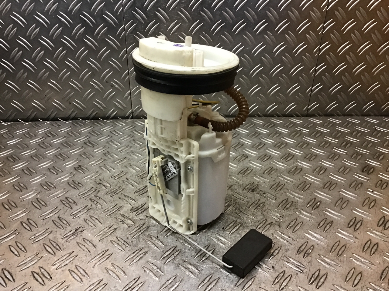 Fuel pump VW POLO (9N_, 9A_) 1.4 16V 10708625 | B-Parts