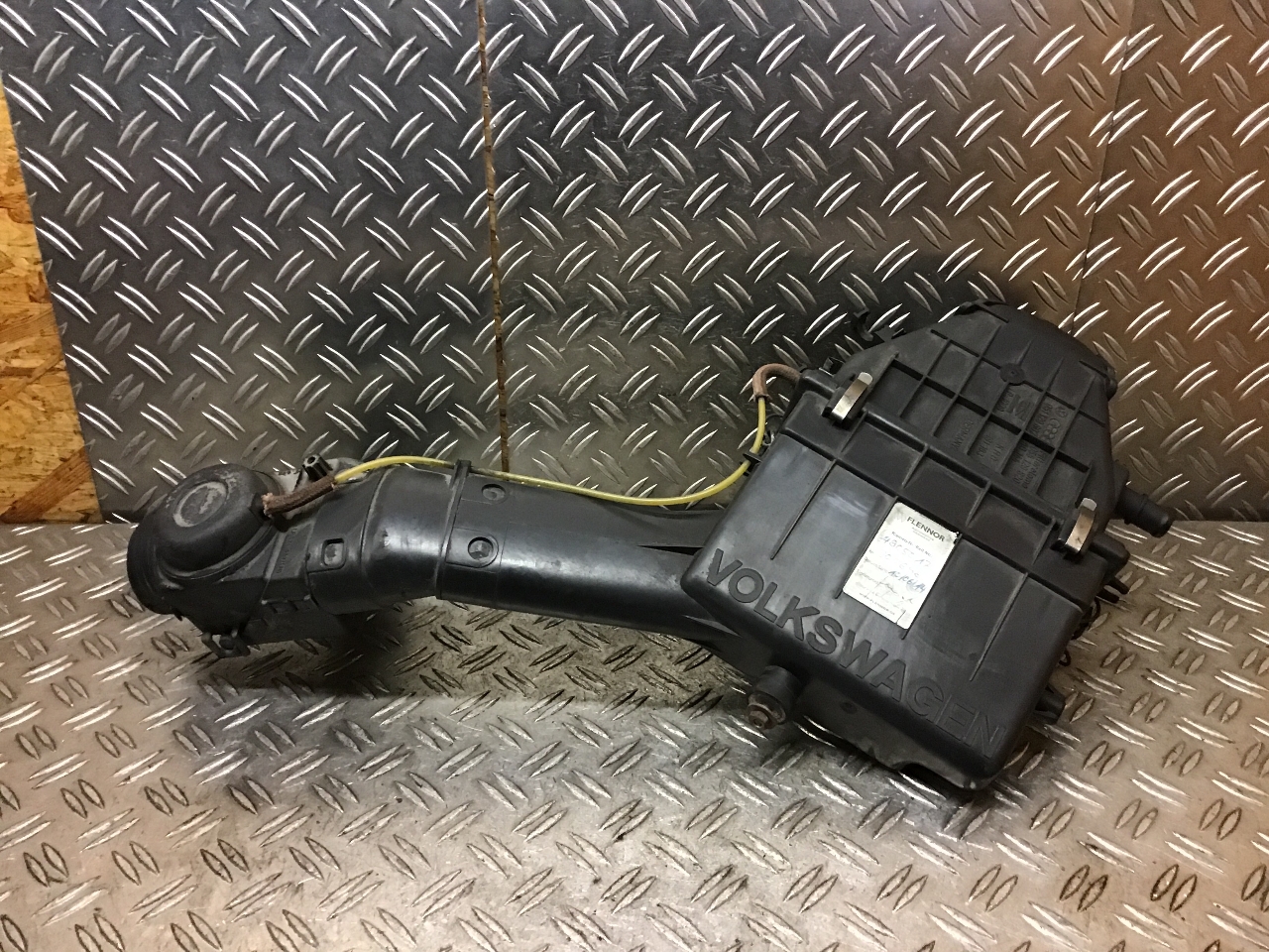 Air filter box VW GOLF II (19E, 1G1) 1.6 13110630 | B-Parts