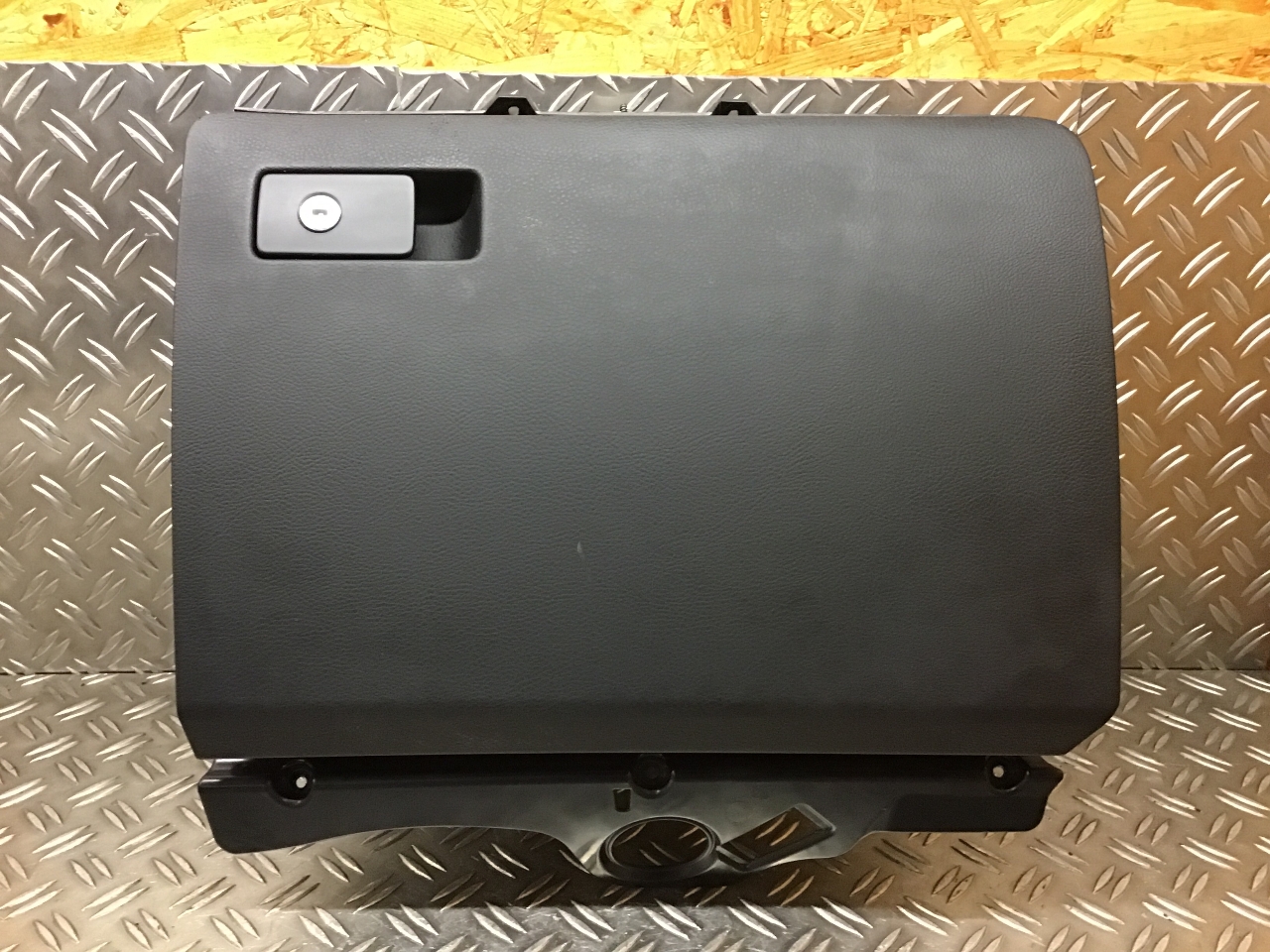 Glove box VW PASSAT B6 Variant (3C5) 2.0 TDI 6473342 | B-Parts