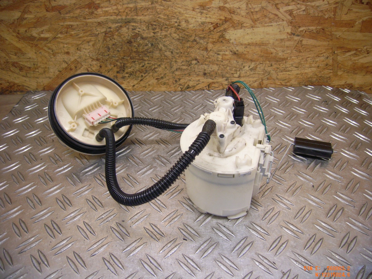 Fuel pump FORD FOCUS I (DAW, DBW) 1.4 16V 5059841 | B-Parts