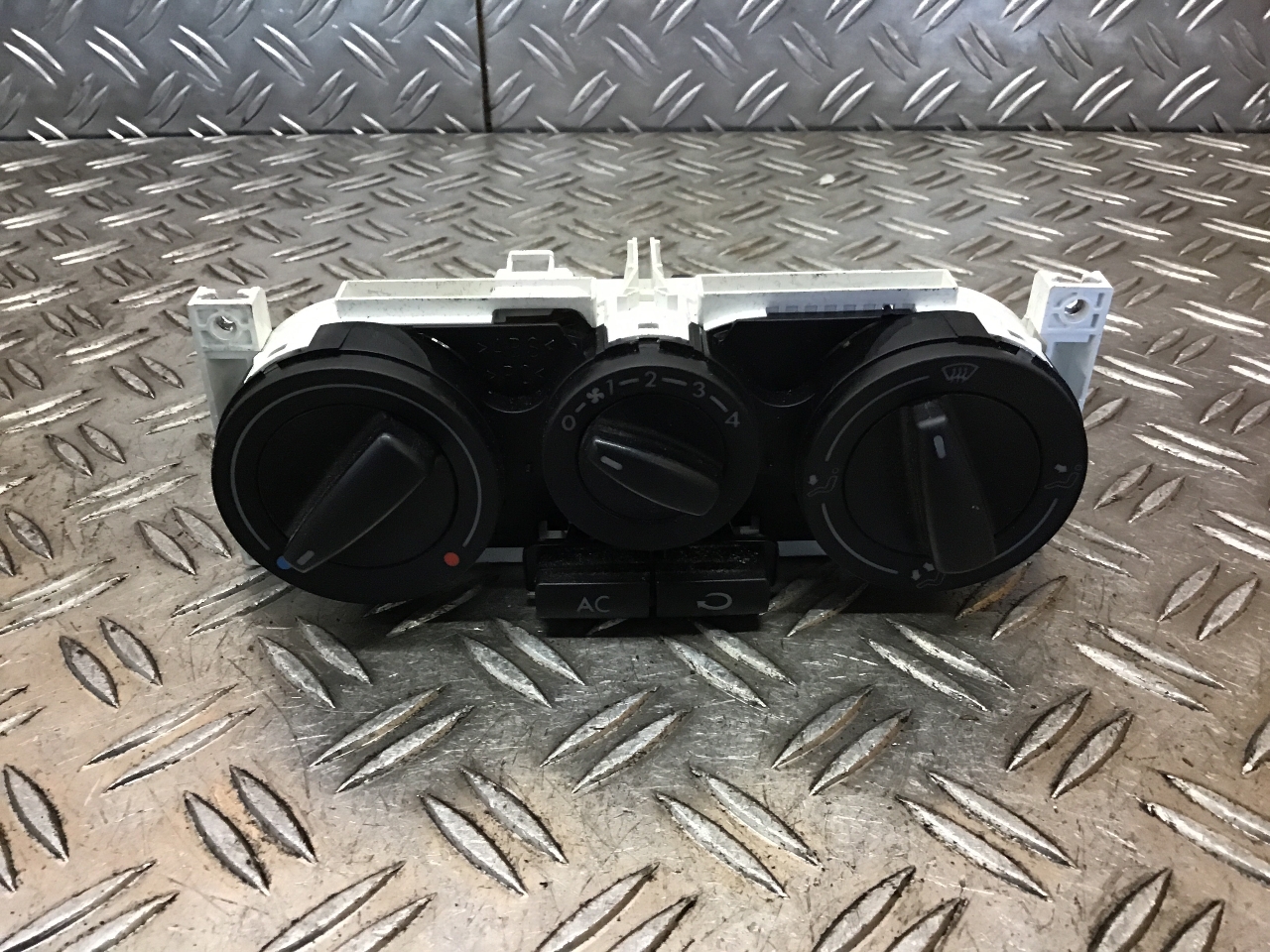 Climate control VW POLO (6N2) 1.4 7544229 | B-Parts