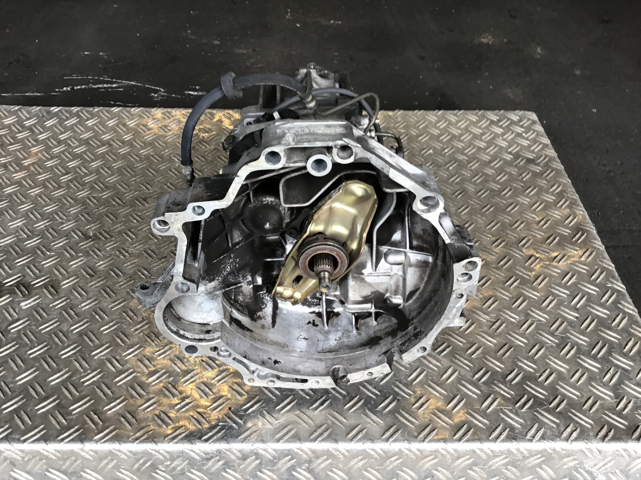 Manual gearbox AUDI 80 B4 Saloon (8C2) 2.0 13646847 | B-Parts