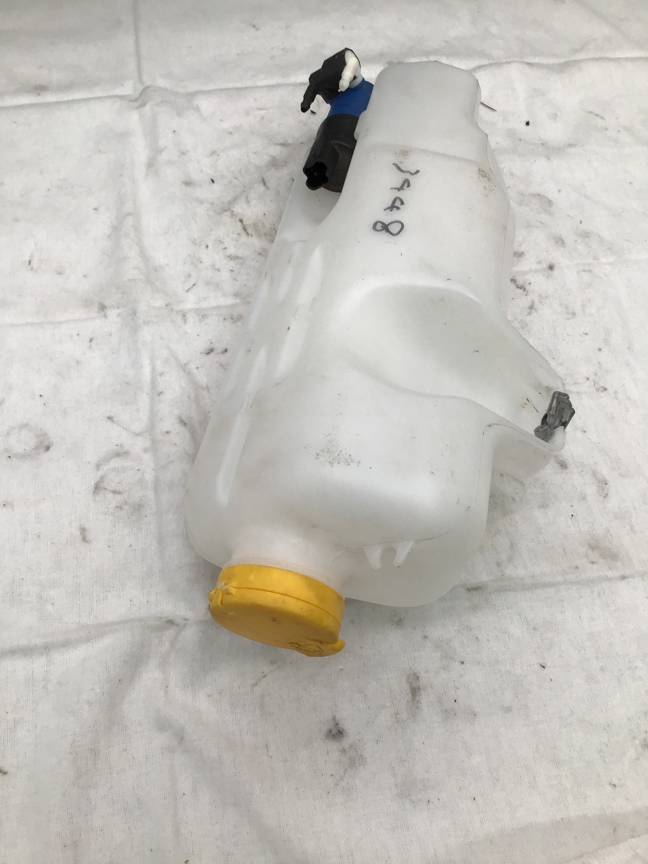 Windscreen washer tank RENAULT TWINGO III (BCM_, BCA_) 1.0 SCe 75 ...