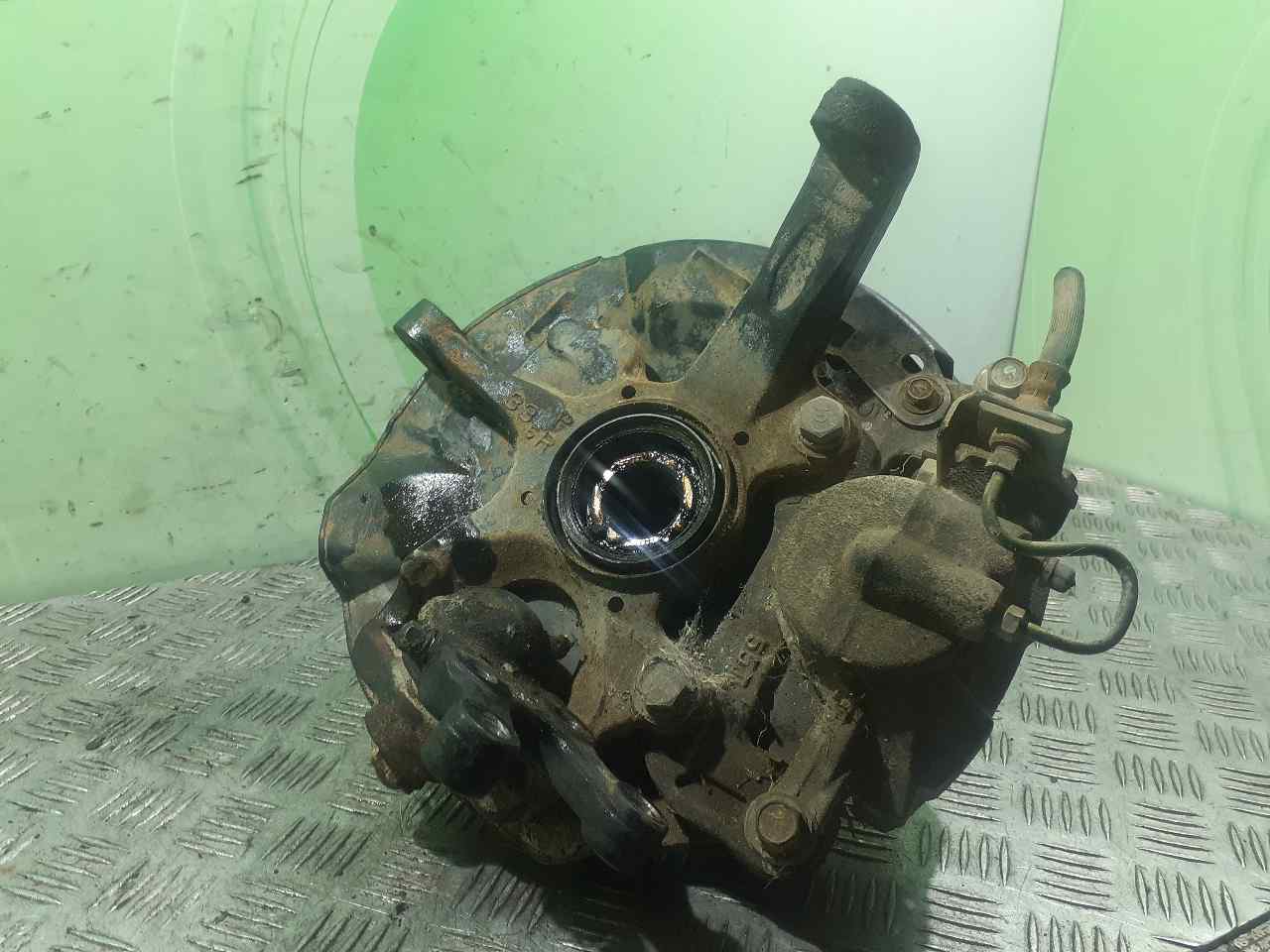Left front steering knuckle MITSUBISHI L200 (K7_T, K6_T, K5_T) 2.5 TD ...