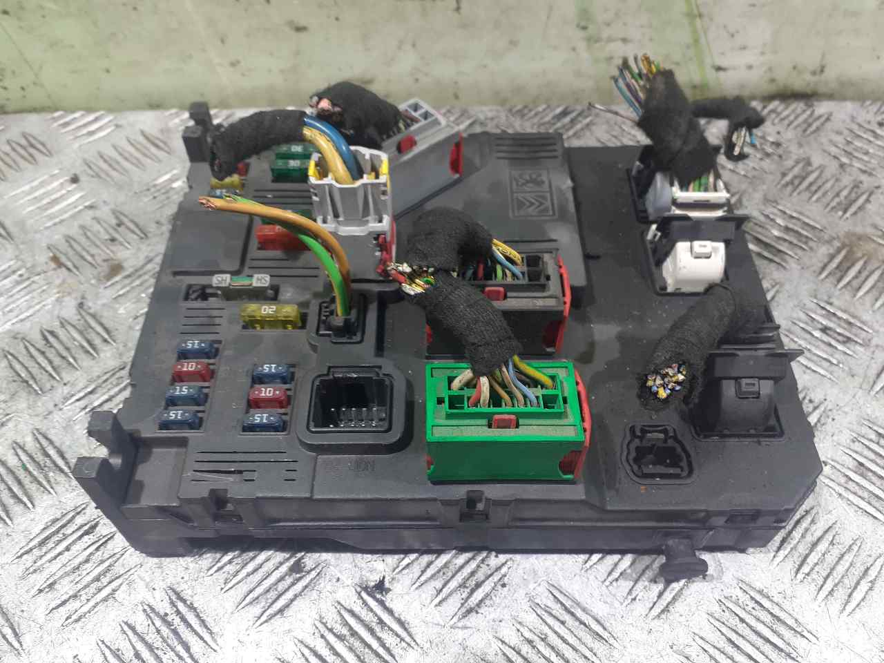 Fuse box CITROËN C2 (JM_) 1.4 HDi 12106589 | B-Parts