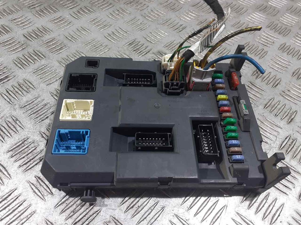 Fuse box CITROËN C2 (JM_) 1.4 7403582 | B-Parts
