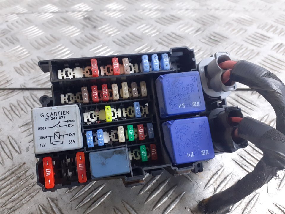 Fuse box RENAULT MEGANE III Hatchback (BZ0/1_, B3_) 1.5 dCi (BZ09, BZ0D ...