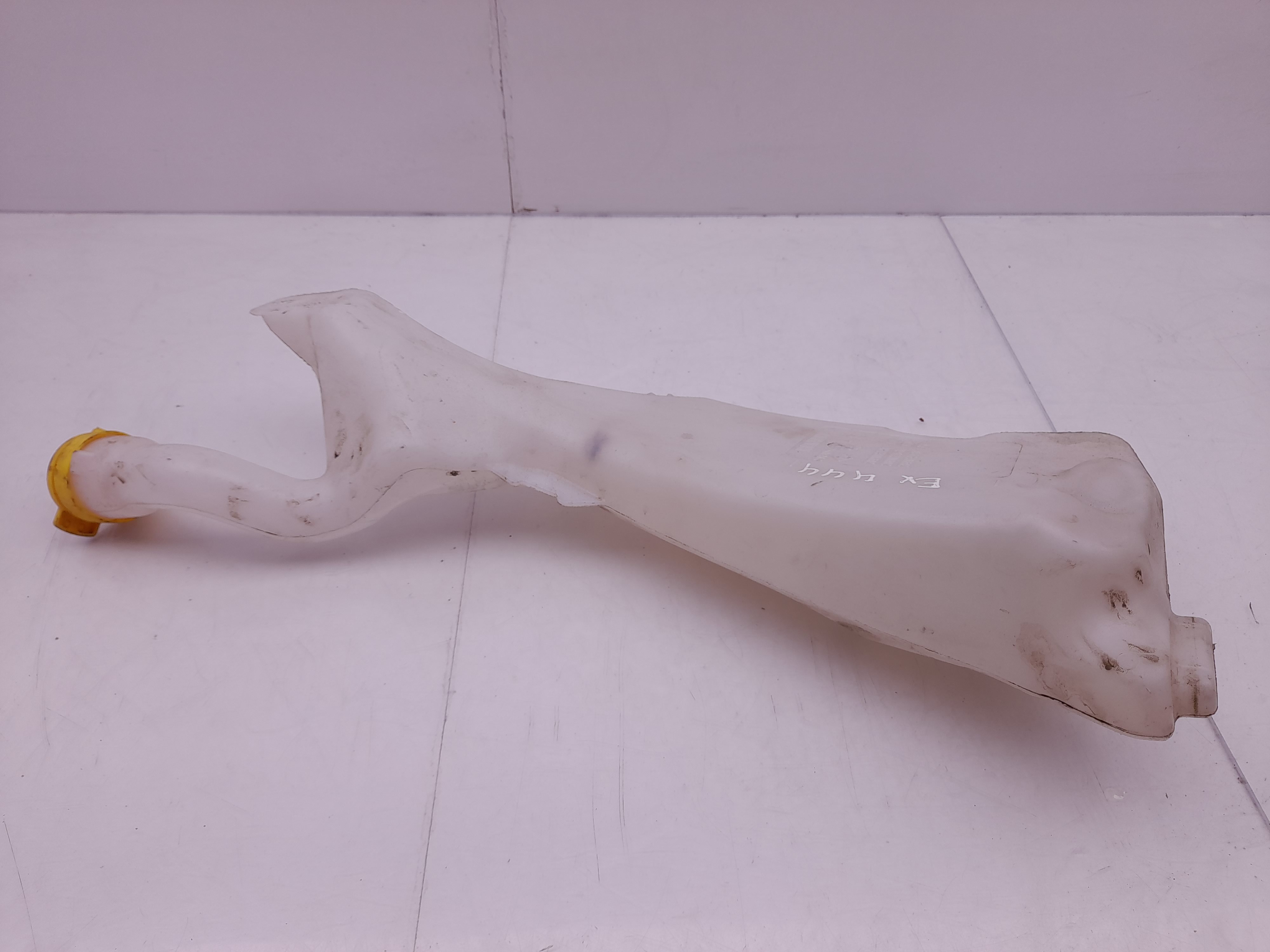 Windscreen washer tank RENAULT MEGANE IV Hatchback (B9A/M/N_) 1.5 dCi ...