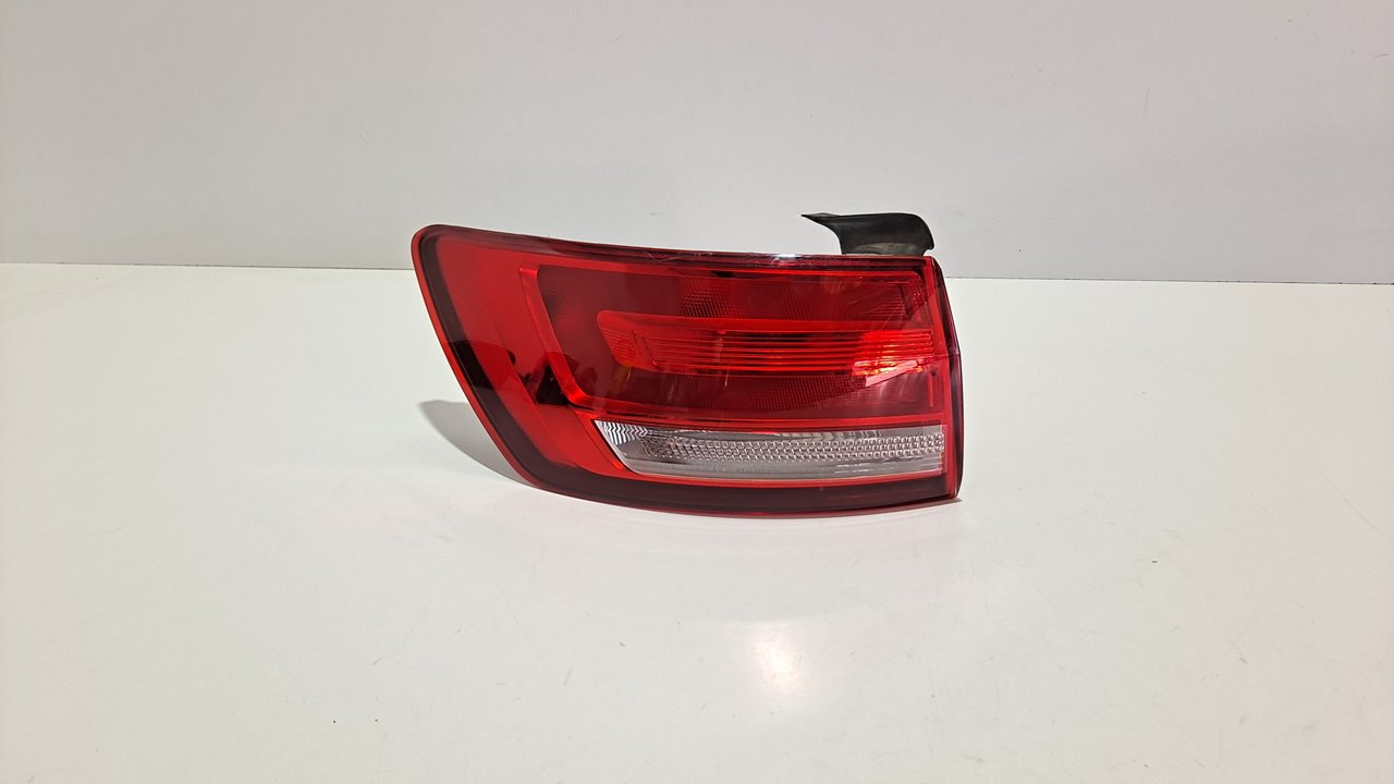 Farolim esquerdo AUDI A4 B9 Avant (8W5, 8WD) 2.0 TDI 9808571 | B-Parts