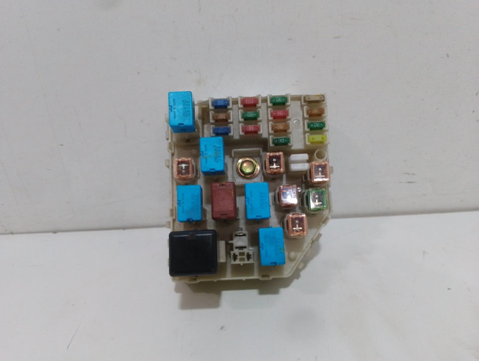 Fuse box TOYOTA RAV 4 II (_A2_) 2.0 4WD (ACA21, ACA20) 15654701 | B-Parts