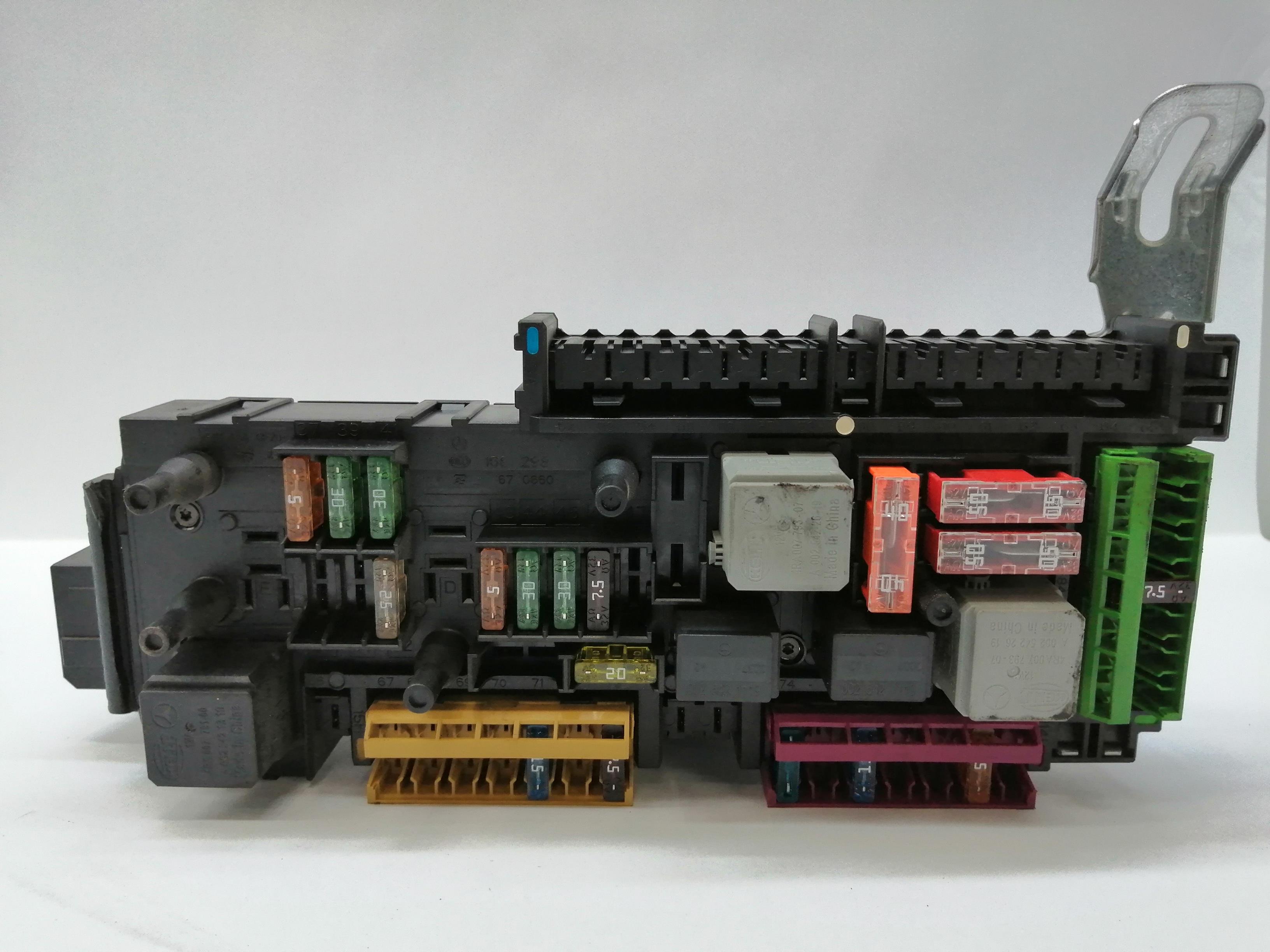 Fuse box MERCEDES-BENZ C-CLASS (W204) C 180 CDI (204.000) 16244760 | B ...