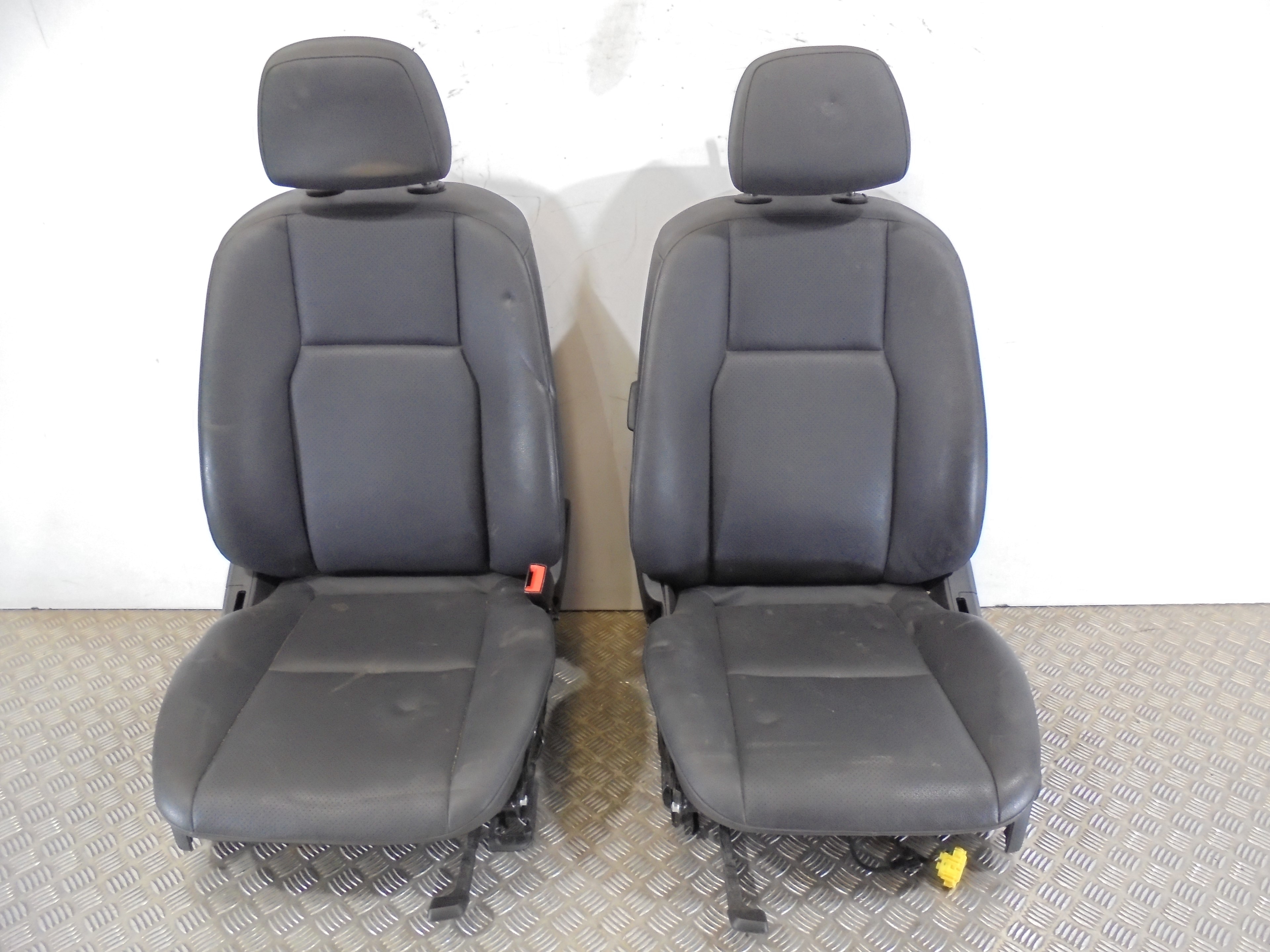 Seats set MERCEDES-BENZ C-CLASS (W204) C 180 Kompressor (204.044, 204. ...