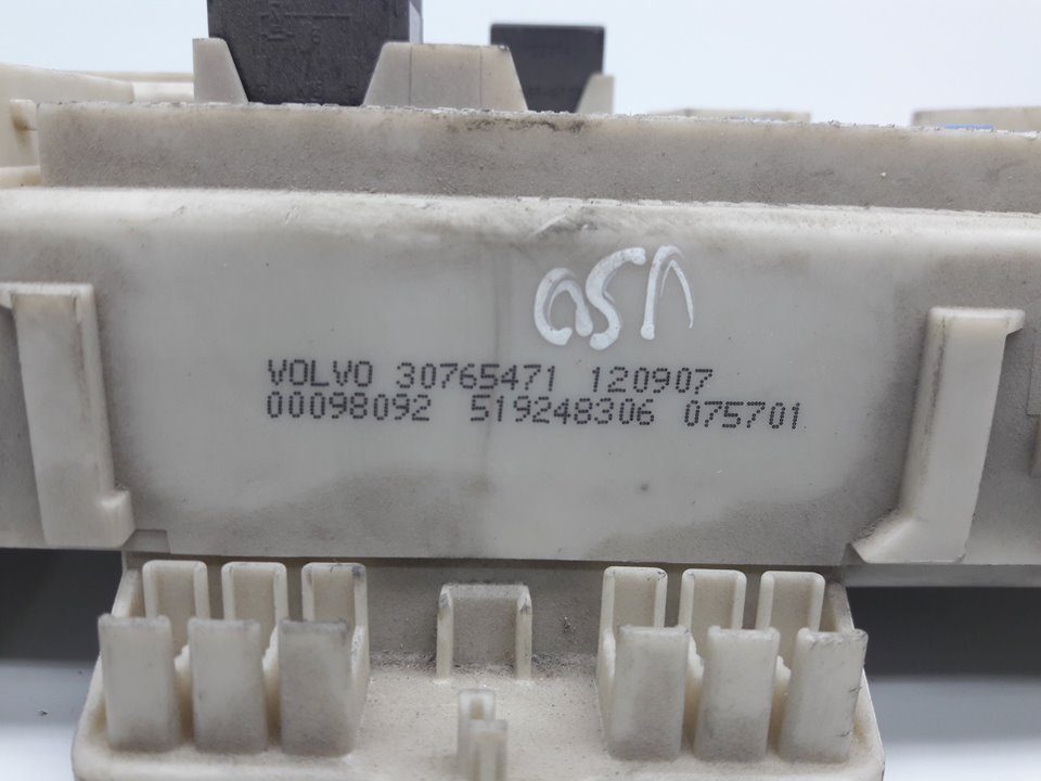 Fuse box VOLVO V50 (545) 1.8 6140371 | B-Parts