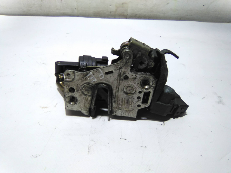Front left lock MERCEDES-BENZ C-CLASS (W202) C 220 D (202.121) 19849026 ...