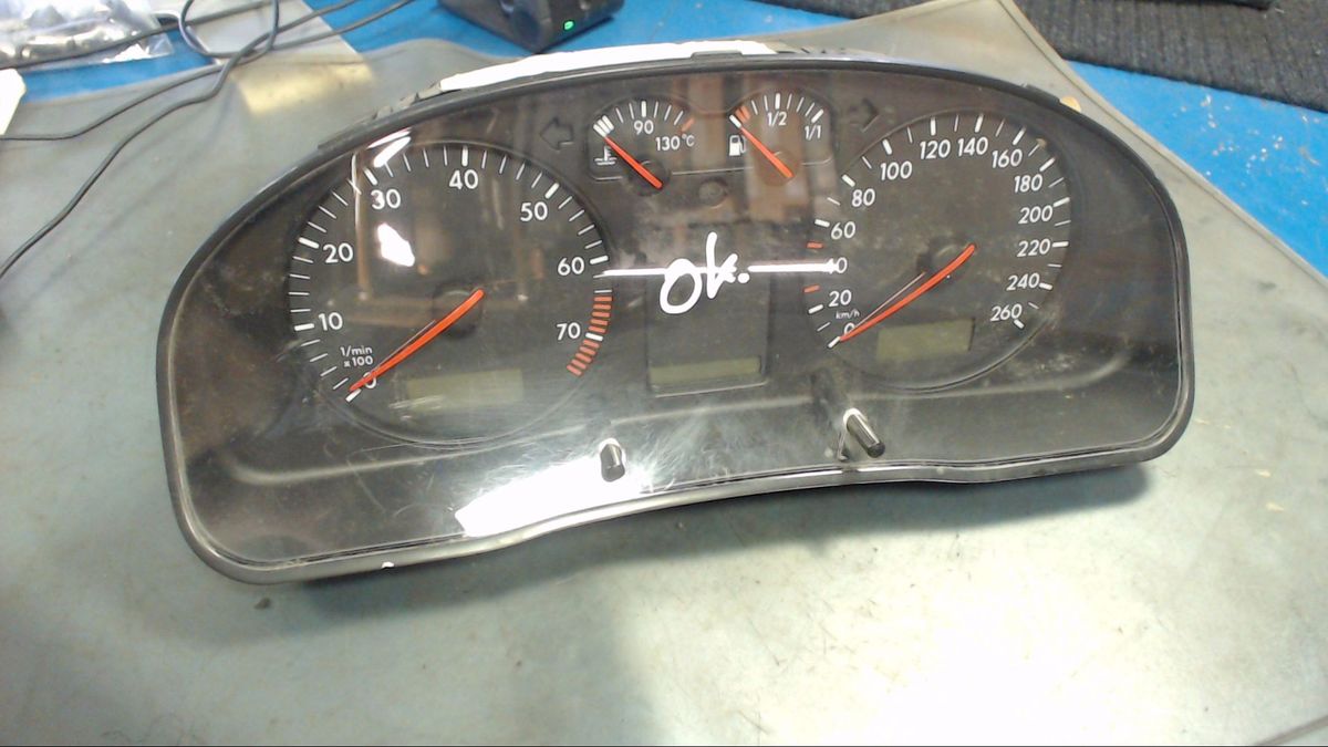 Instrument cluster VW PASSAT B5 Variant (3B5) 1.8 5896237 | B-Parts