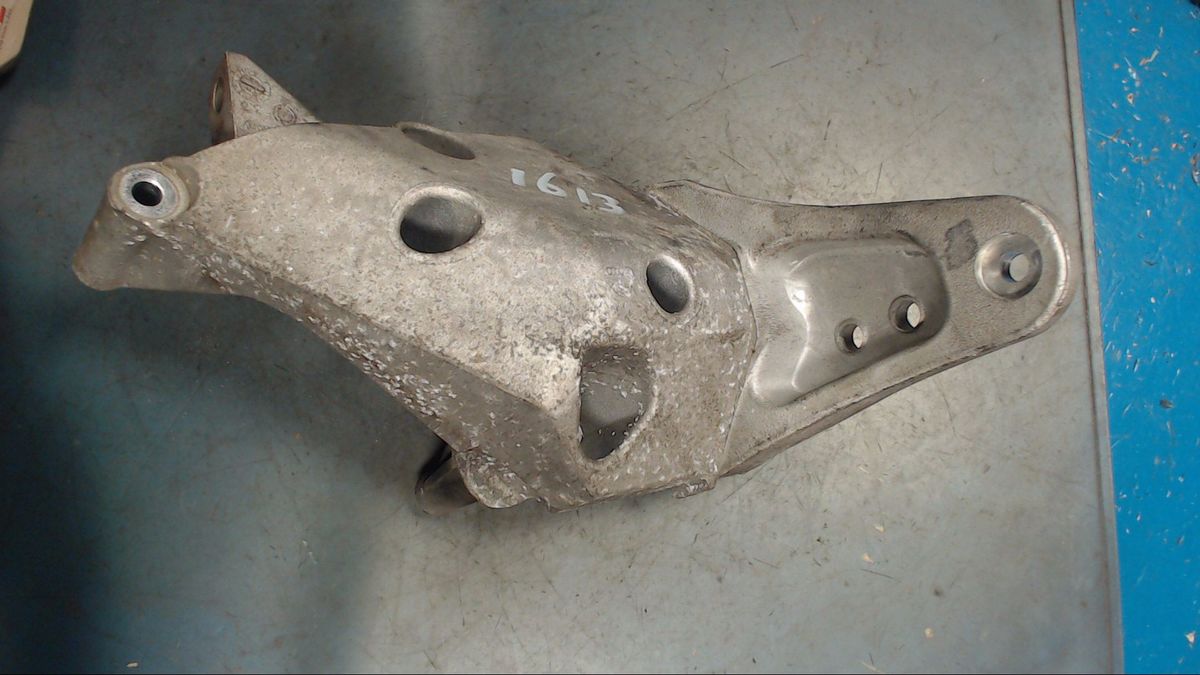 Engine mount VW POLO (9N_) 1.4 TDI 5894177 | B-Parts