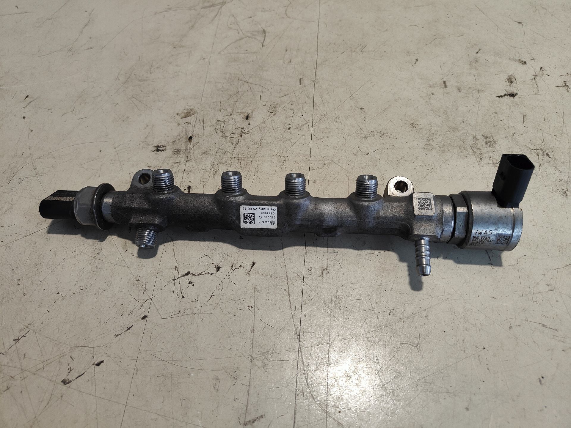 Injection rail AUDI Q3 (8UB, 8UG) 2.0 TDI 8360581 | B-Parts