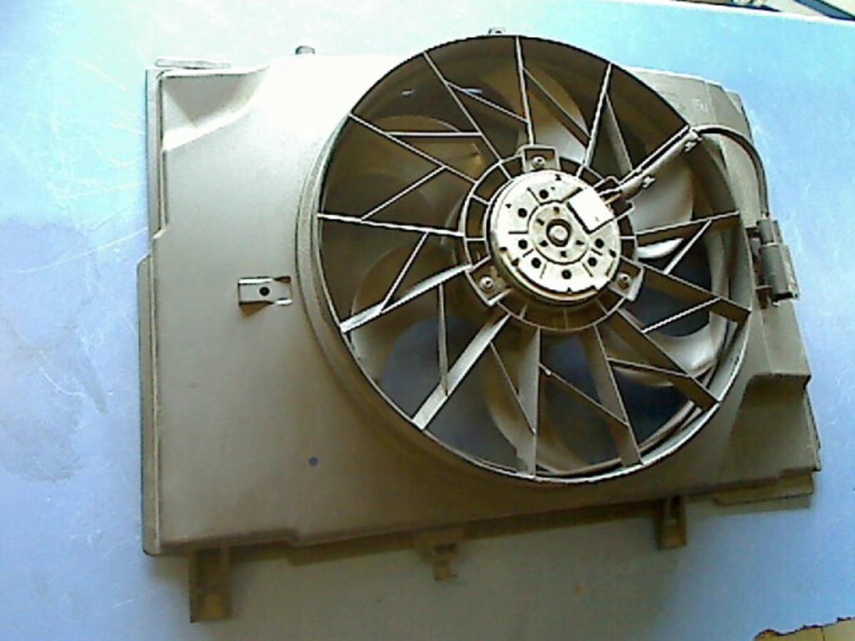 Radiator fan MERCEDES-BENZ C-CLASS (W202) C 180 (202.018) 5892940 | B-Parts